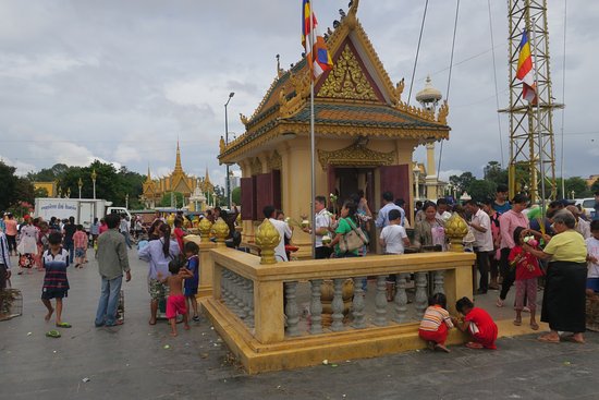 Preah Ang Dorngkeu Shrine | Hello Angkor