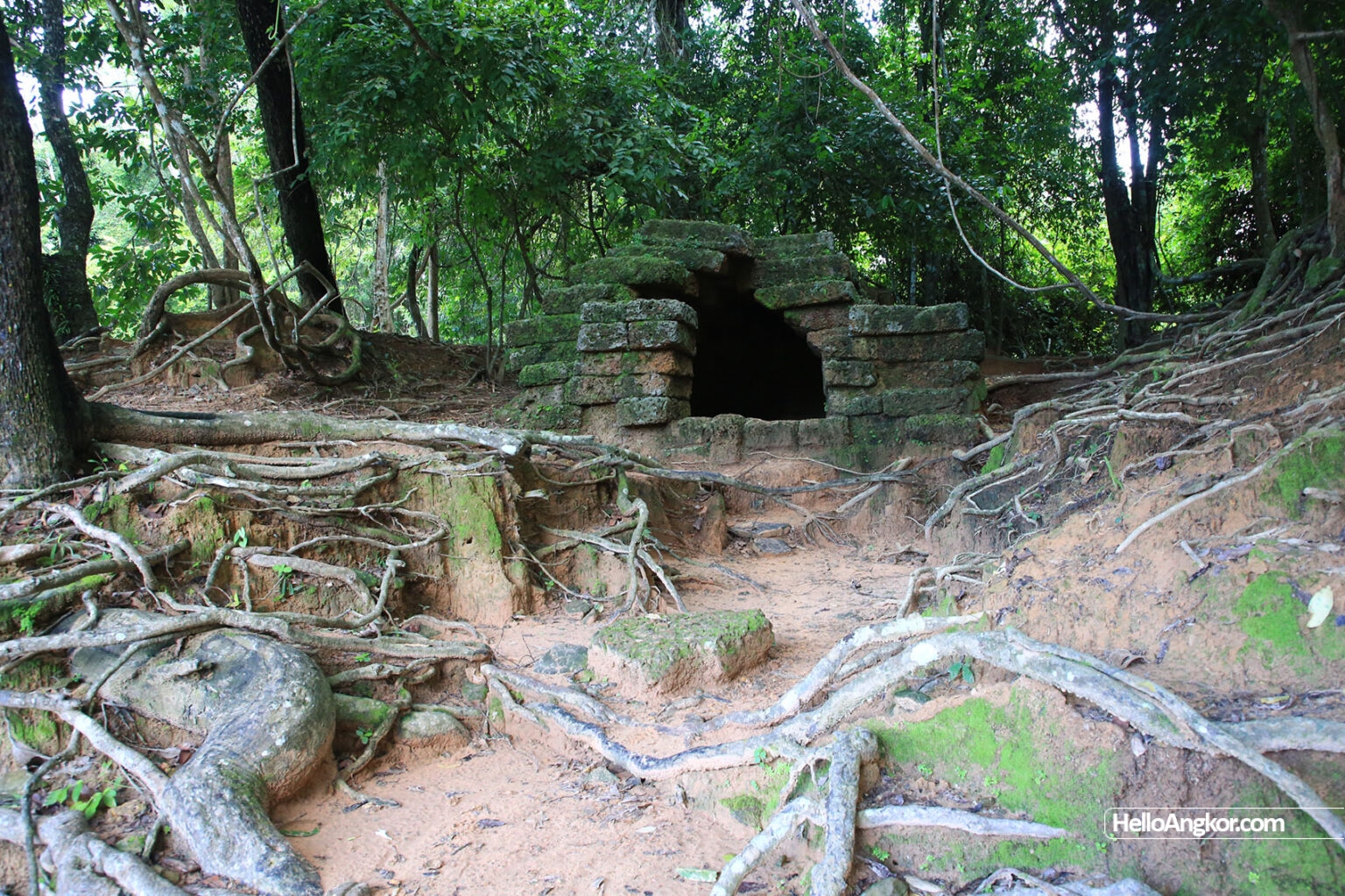 Neak Poan – The Mystical Island Temple | Hello Angkor