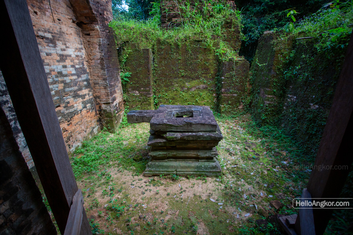 Neak Ta Temple (Phnom Kulen) | Hello Angkor
