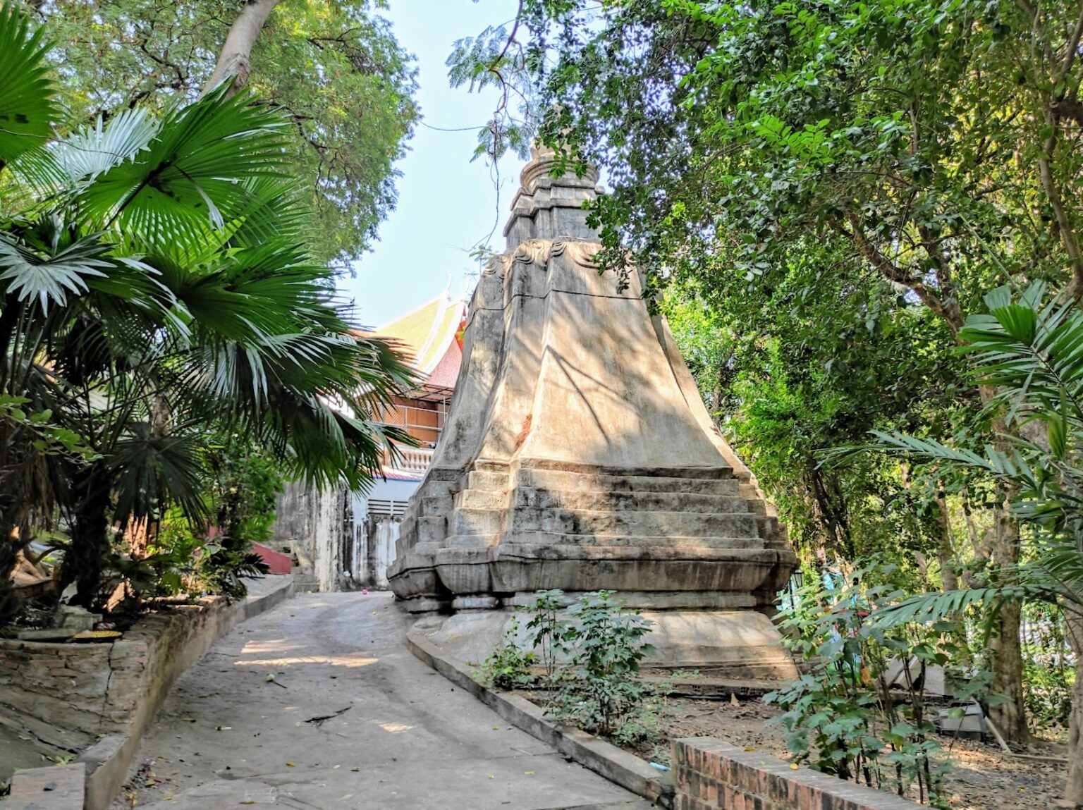 Wat Phnom – Phnom Penh | Hello Angkor