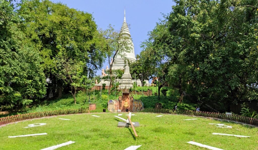 Wat Phnom – Phnom Penh | Hello Angkor