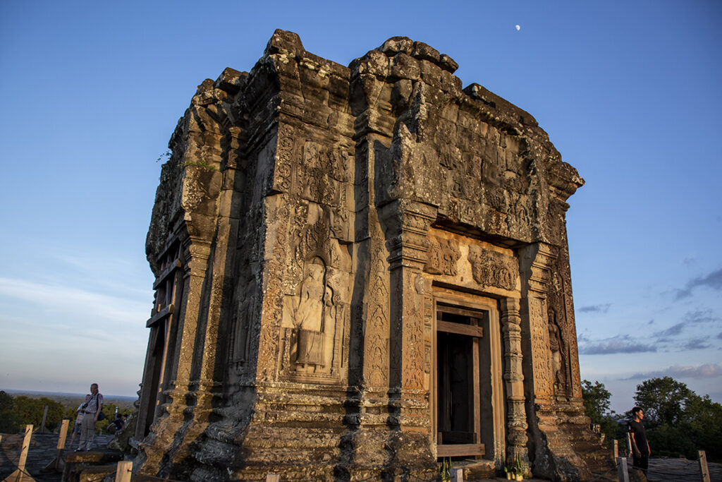 Phnom Bakheng – The Mountain Top Pyramid – History & Highlights | Hello ...