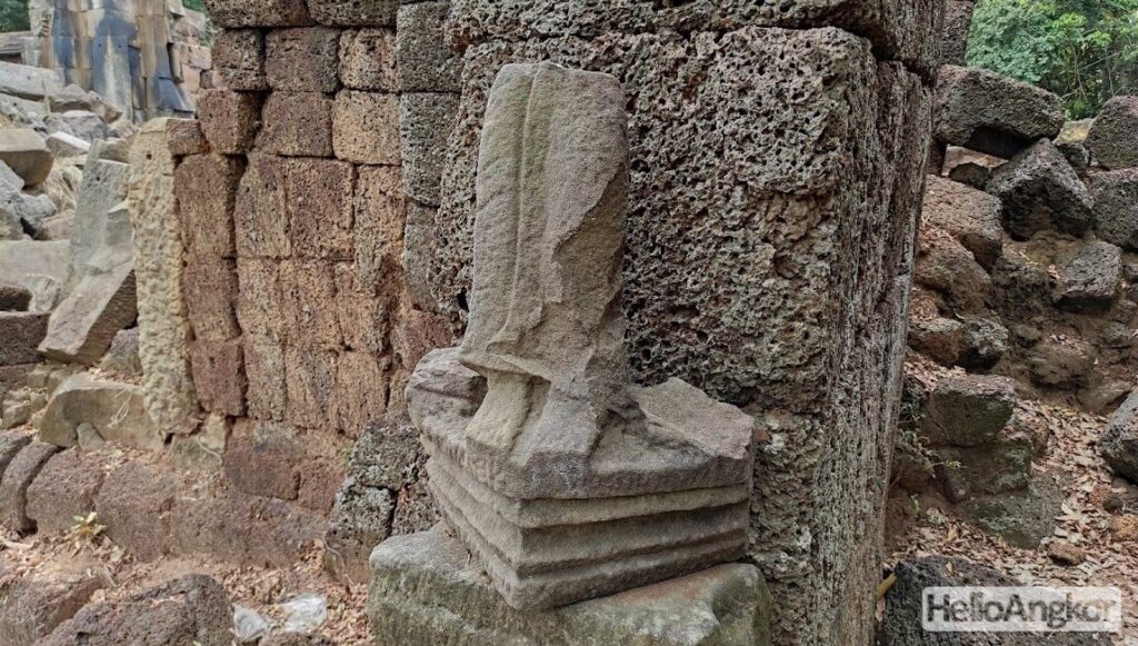 Lbeuk Smaoch Temple | Hello Angkor