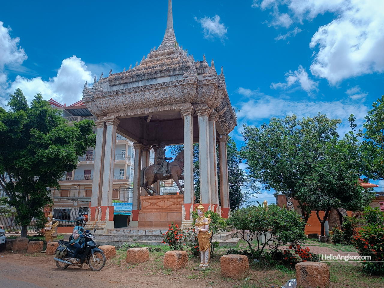 King Ang Duong Shrine | Hello Angkor