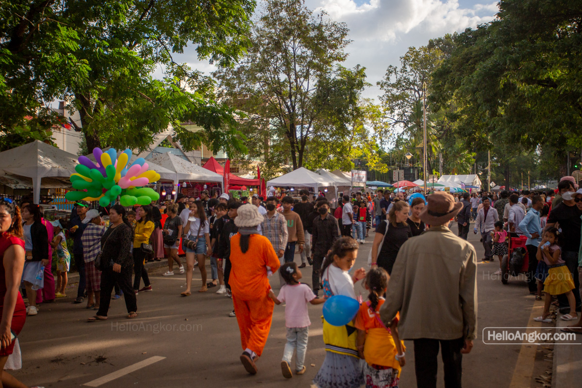 Cambodia’s Water Festival (Bon Oum Touk) | Hello Angkor